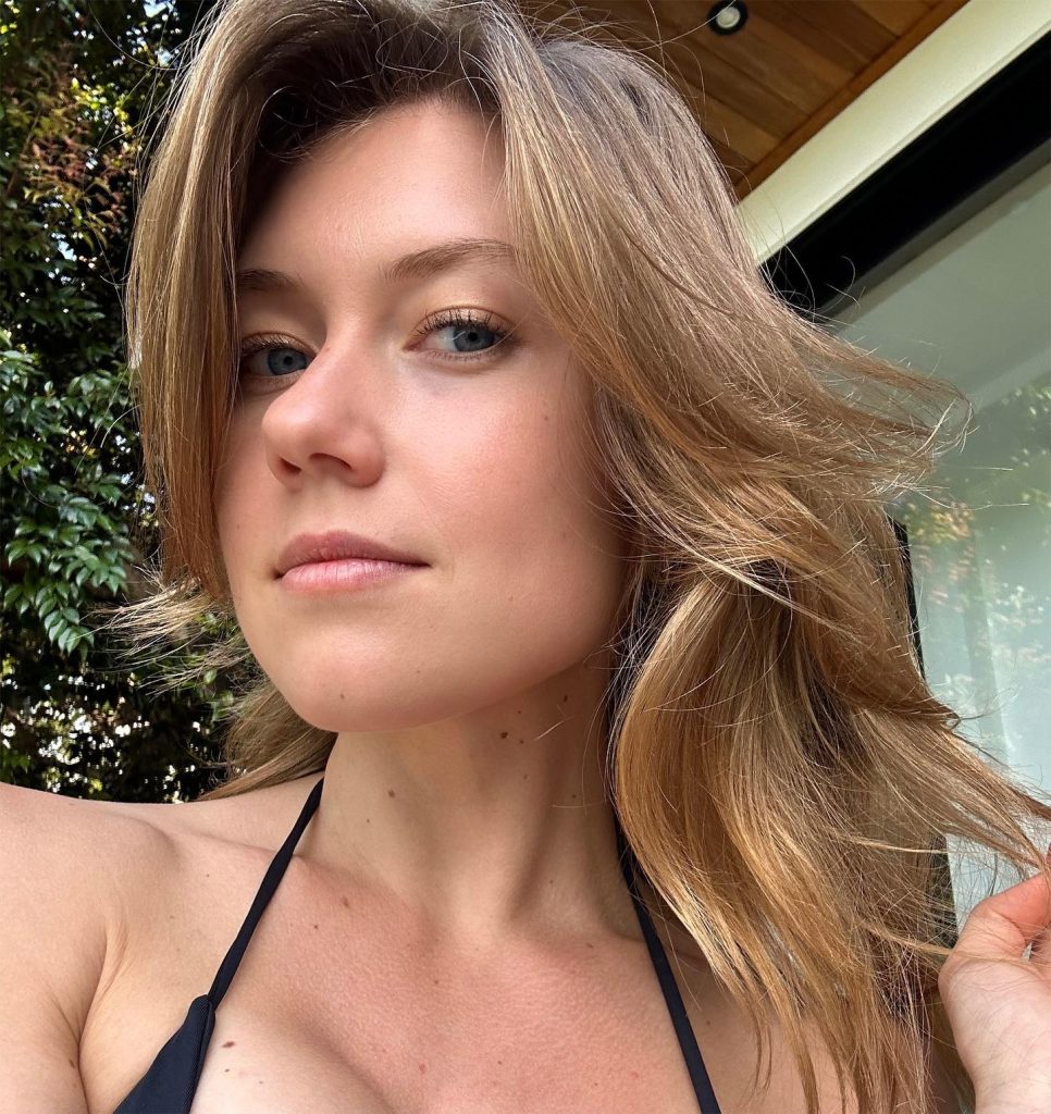 Mona Huygelen Wiki, Bio, Net Worth, Age, Height, Weight, Career ...