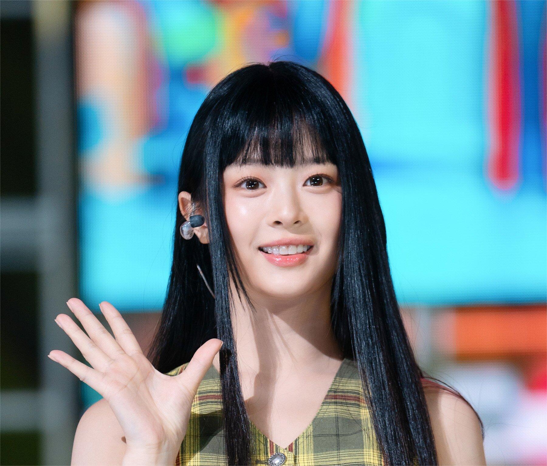 Hanni Pham (Singer) Biography, Wiki, Age, Career, Net Worth, Height ...