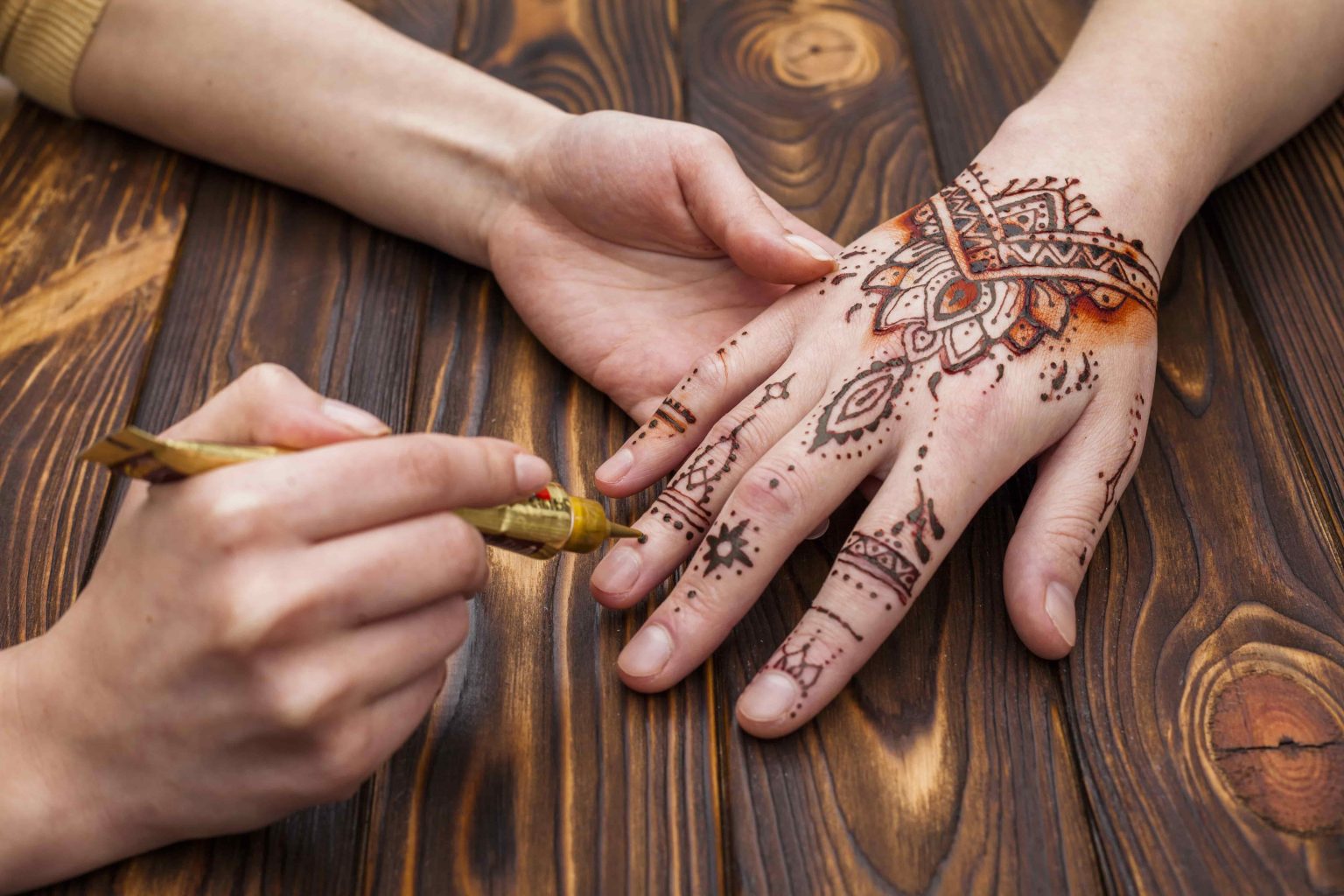 How Long Does Henna Take to Dry? The Complete, Easy Guide for Beginners ...
